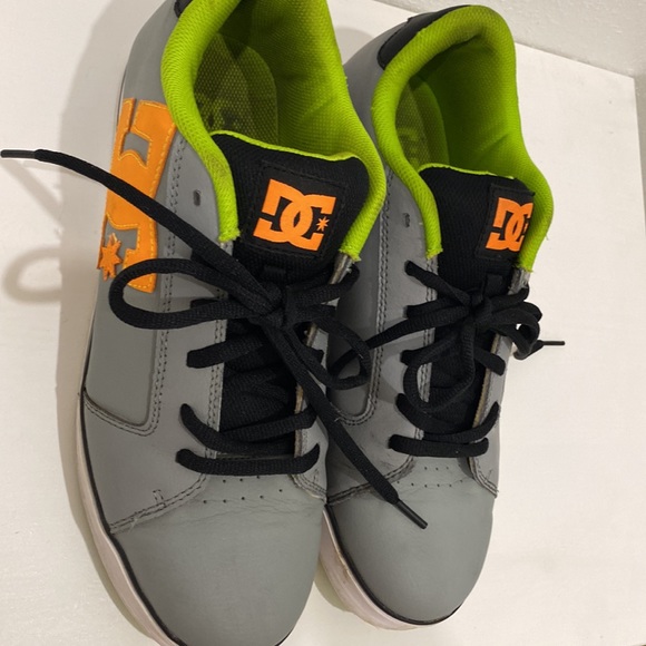 DC | Shoes | Vintage Dc Shoes Full Leather Low Skateboard Shoes Size 2 ...